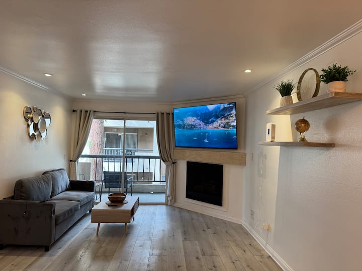 Luxury Resort Suite At Woodland Hills - Calabasas, CA