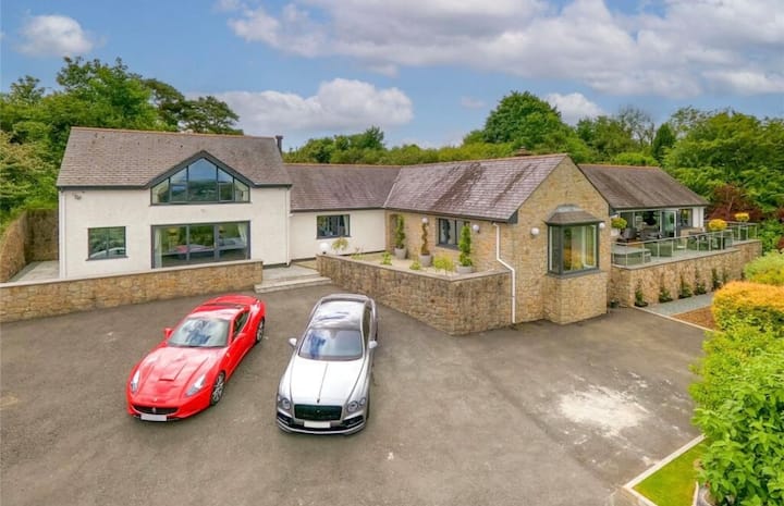 Luxury Sea View Home With Hot Tub & Sauna - Benllech