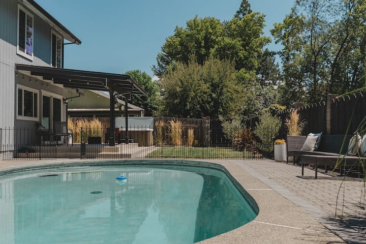 The Siskiyou House - Medford, OR