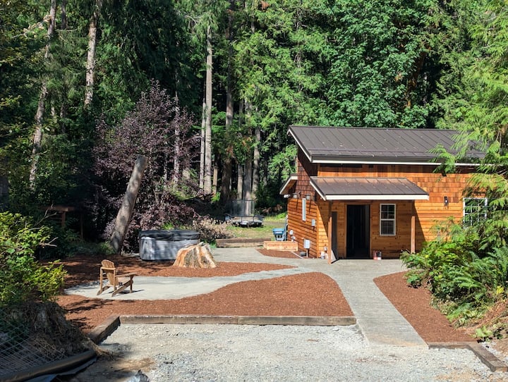 Riverside Cottage Retreat Sleeps 4 With Sauna Wifi - Glacier, WA
