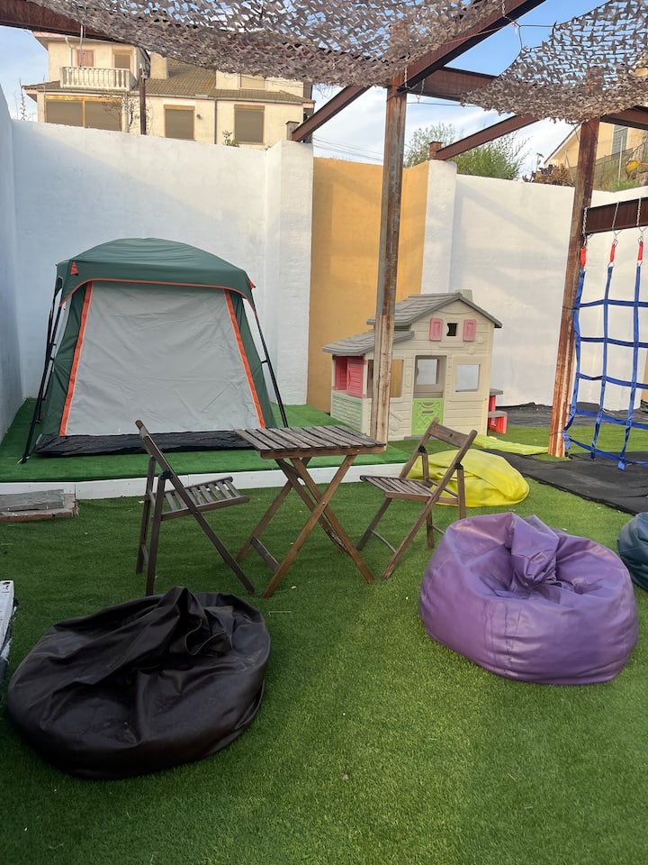 Cómoda Caravana O Sencilla Tienda De Campaña - Arroyomolinos