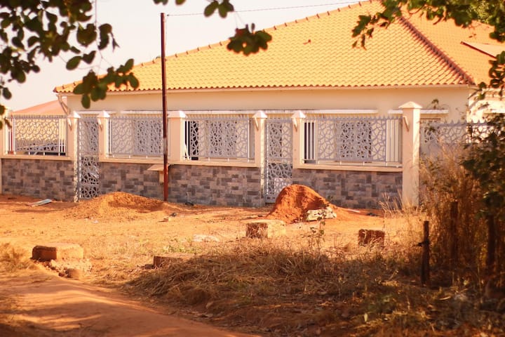 Maison Bissau ( 5min Aéroport ) - Guinea-Bissau