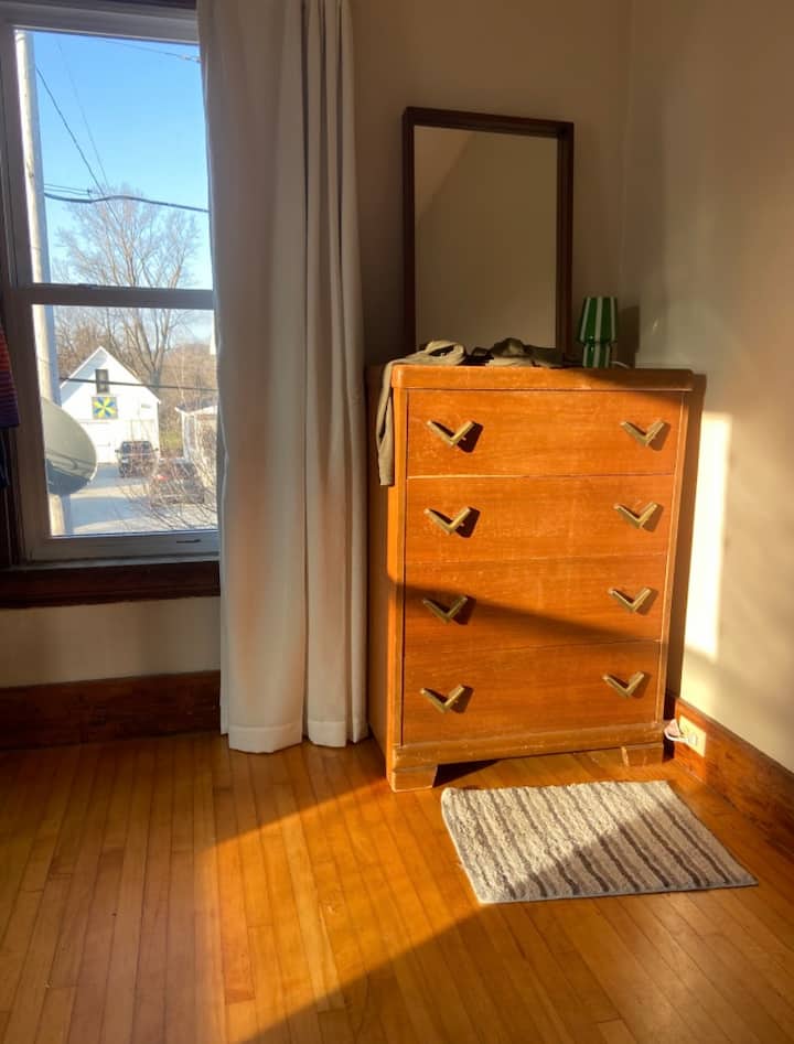 Peaceful, Spacious Apartment - St. Albans