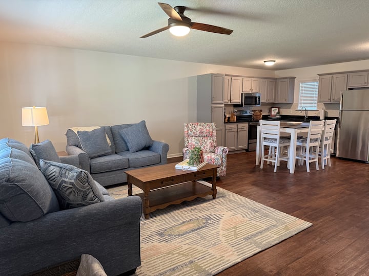 Cozy Retreat In The Heart Of Statesboro - Statesboro, GA