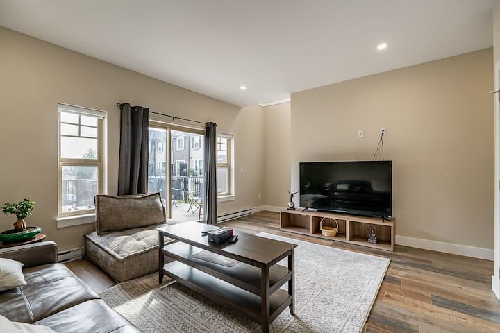 Modern Townhouse Near Ufv - Abbotsford
