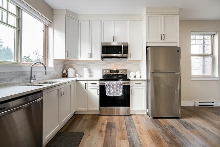 Modern Townhouse Near Ufv Abbotsford Hospital - Abbotsford