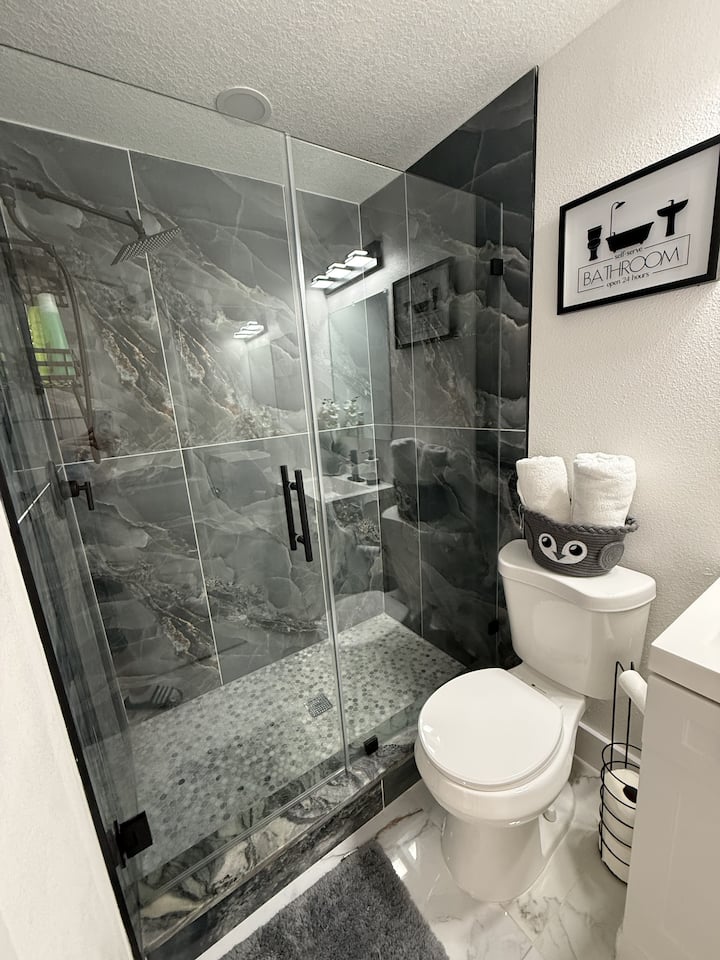 Modern Comfort Near Fl State Fairgrounds-1br/1ba - Tampa