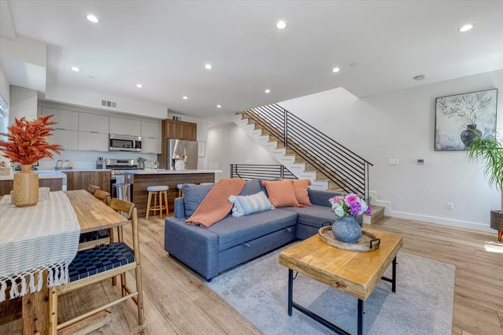 L.a Haven Spacious Townhome - Los Angeles, CA
