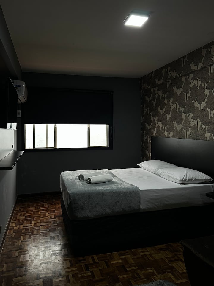 Suíte Em Hotel | Centro De Curitiba - 古里提巴