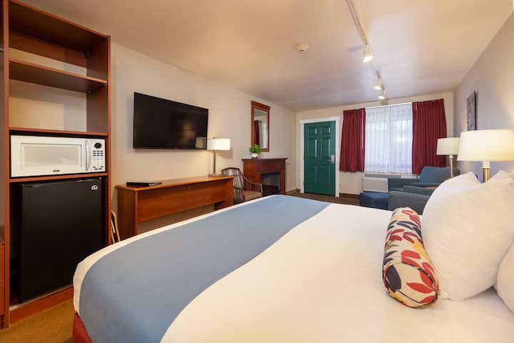 King Comfort & Cozy Fireplace - Leavenworth, WA