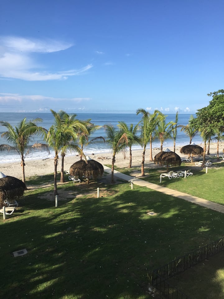 White Sand & Aquamarine Waters - Panama