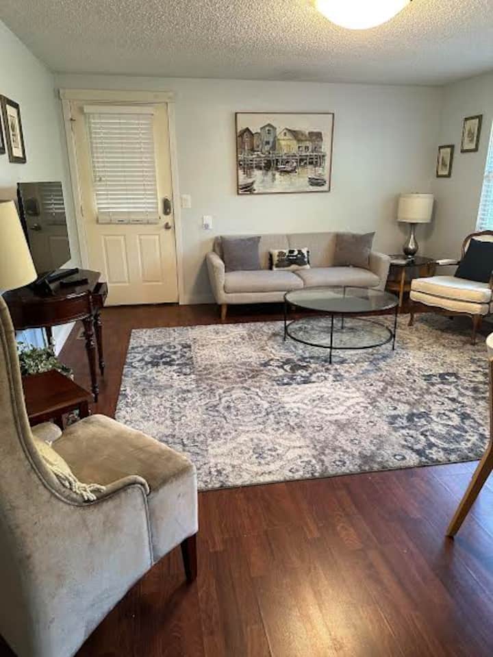 Cozy 2 Bedroom Garden View Retreat - Eugene, OR