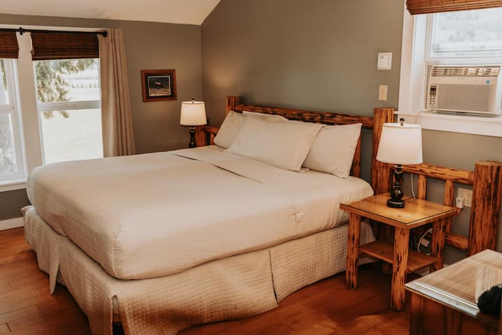 Miller Tree Inn/cullen House - Forks, WA