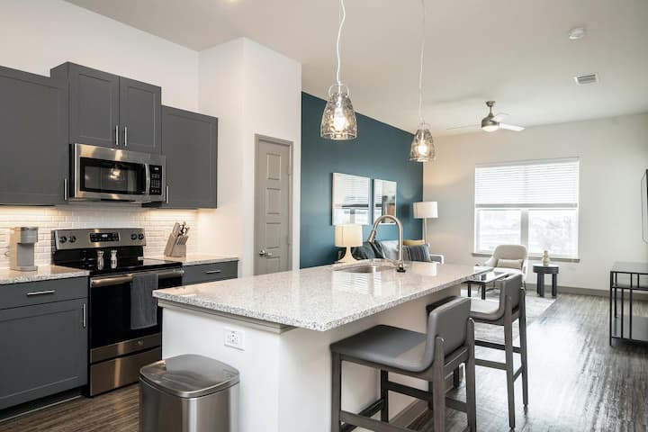 Landing | Stylish 2bd, Gym - Las Vegas