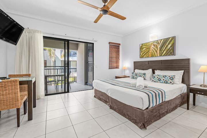 Lagoon Lookout—poolside Studio Near Trinity Beach - Trinity Beach