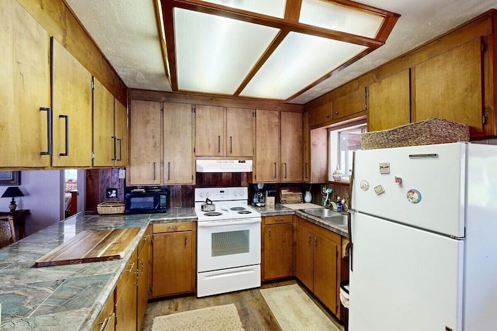 The Sequoian Santuary - California Hot Springs, CA