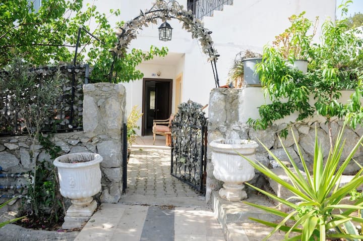 ÖZel Bahçeli, Müstakil Ev 2+1 - Bodrum