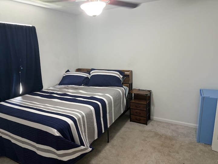 Spacious Queen Room -
Quiet Home Near Naval Base - Norfolk, VA