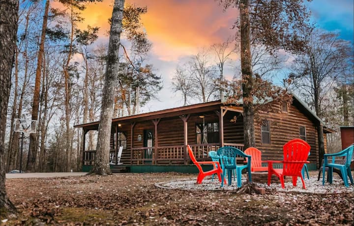 Pine Country Escape - Broken Bow, OK