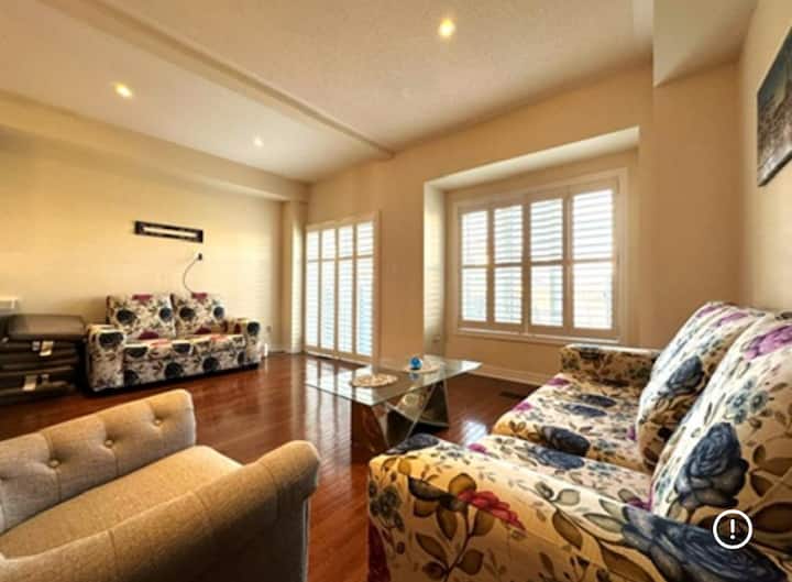 4br Luxury Home 2 Free Parking - Mississauga