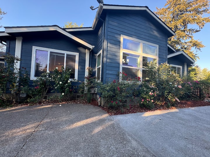 Spacious Portland Home With Everything You Need! - Portland, OR