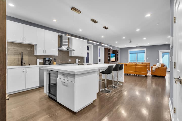 Modern 4br Retreat In Vibrant West Town - Cicero, IL