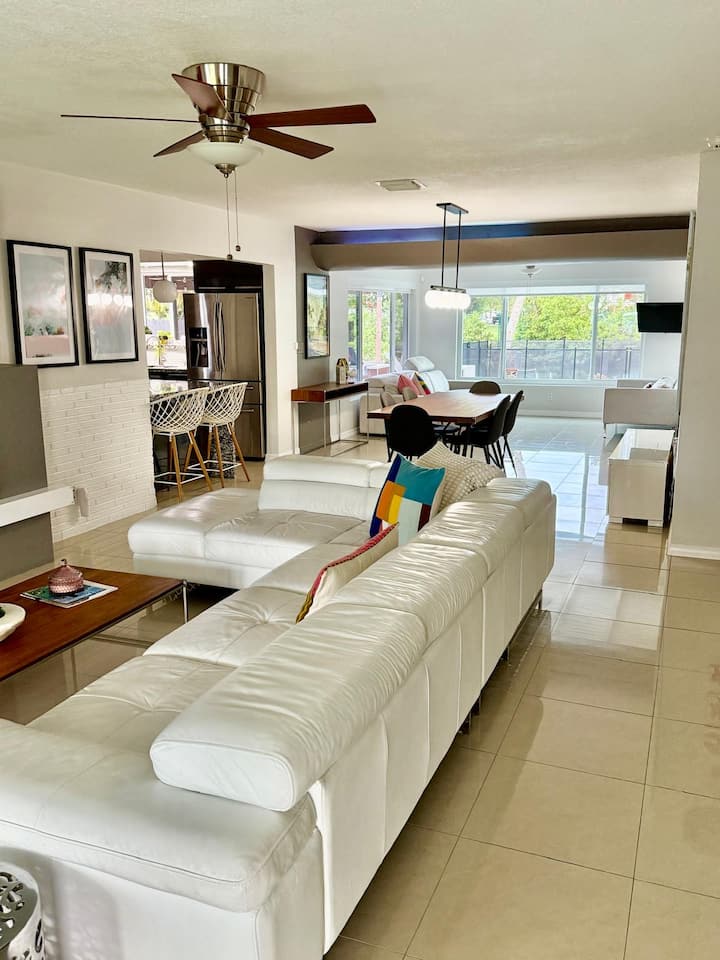 Tropical Pool House Escape Fun - Hollywood, FL