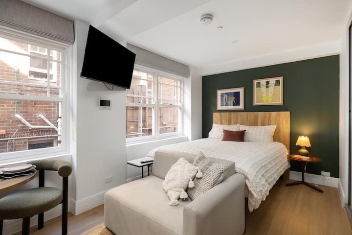 Designer Studio Luxe In Potts Point! - Sydney