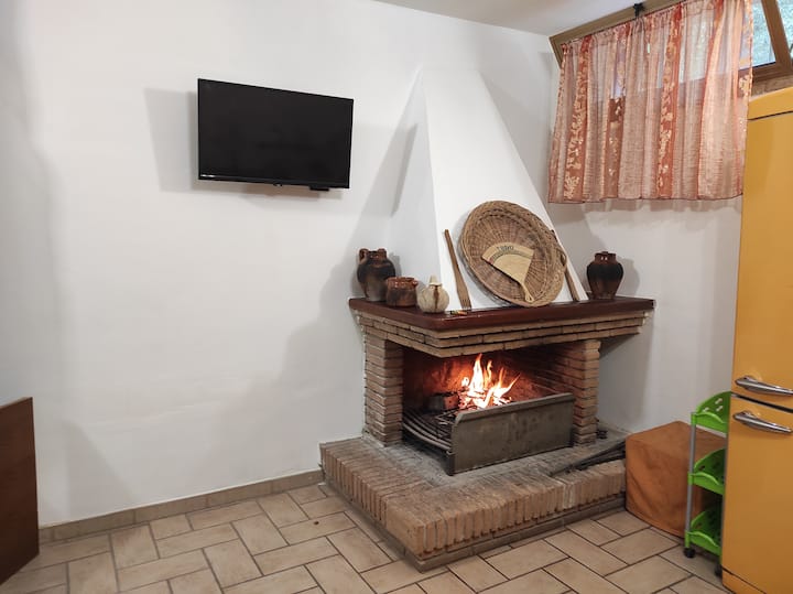 Rustic Home With Fireplace: View & Free Parking - Benevento