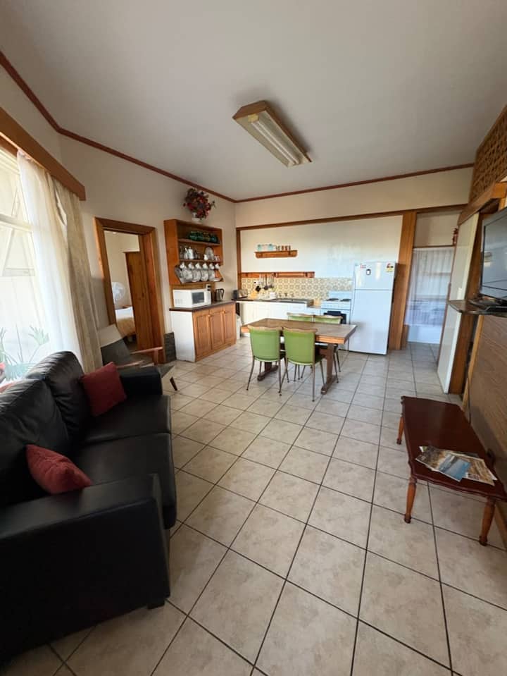 Self Contained 3 Bedroom Unit - Kingscote