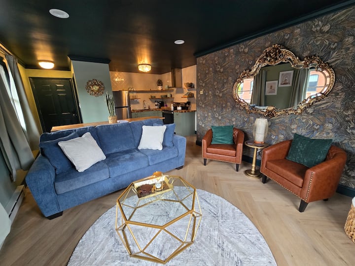 Cambrian& Co Chic Downtown Falls Overlook Loft - Taylors Falls, MN