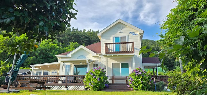 The New Moon - 태안군