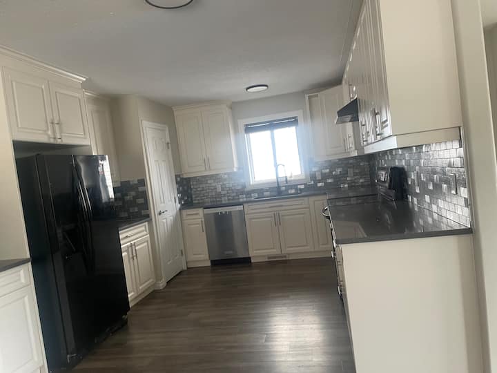 3 Bedroom Two Bath Top Floor - Fort McMurray