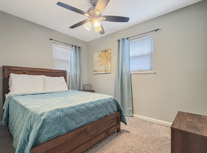 Cozy Beachside Escape W/ Hot Tub & Gazebo - Hampton, VA