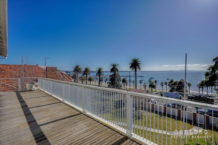 The Eastern Beach House - Eastern Beach, Victoria