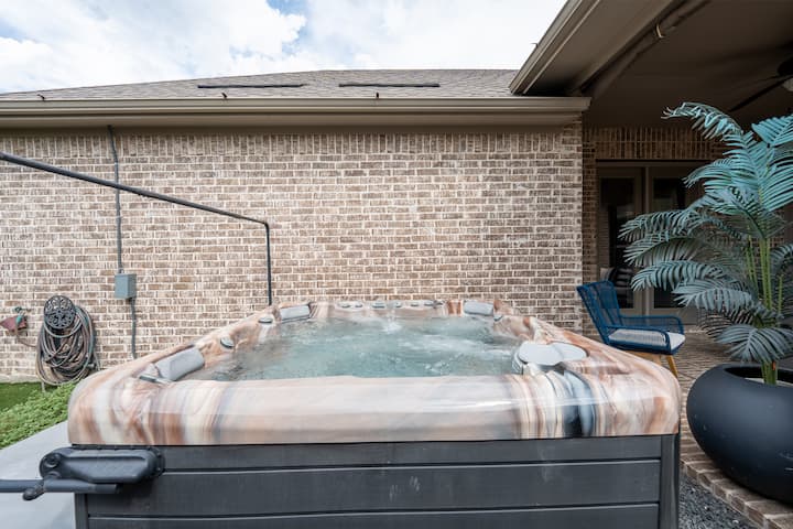Arlington + Cowboys Stadium Retreat - Euless, TX