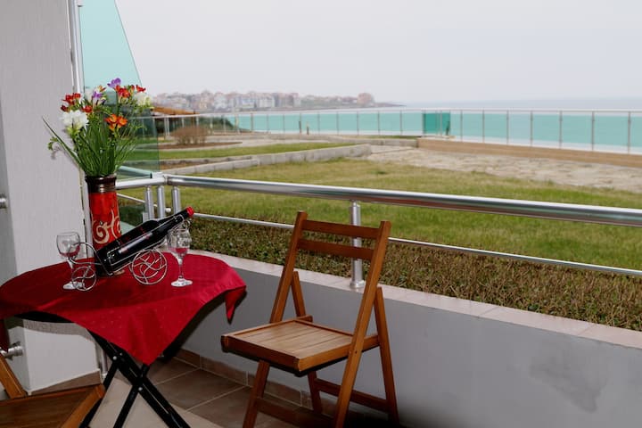 Studio Straight On Bamboo Beach. - Sozopol