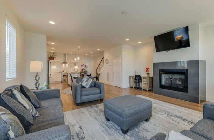 Cozy Room In Upscale Townhome Near Downtown Nash