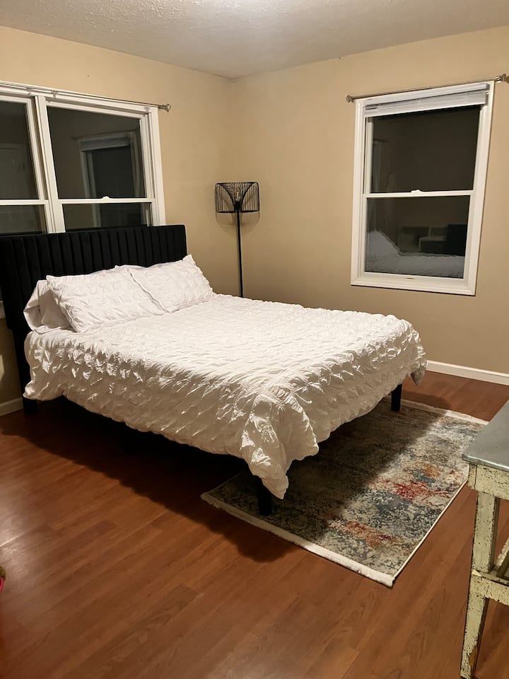 Cute, 2 Bedroom Triplex! - Sangchris Lake State Park, Rochester