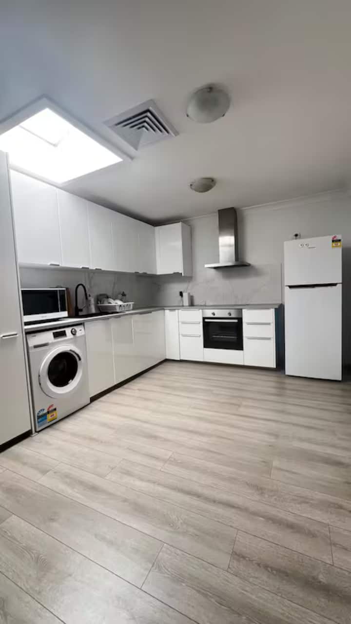 Cosy Home In Mount Pritchard - Liverpool