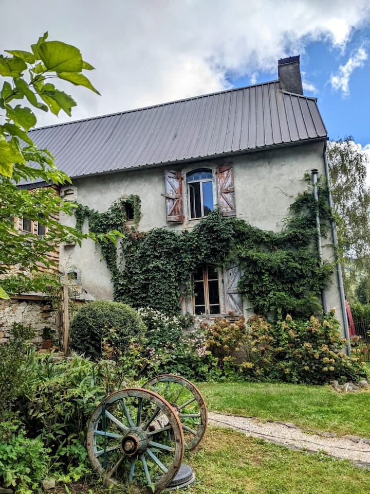 Peaceful Rustic Retreat In Scenic Foothills - Payolle