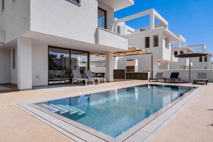 St Nicholas Luxury 3-bed Villa - Ayia Napa