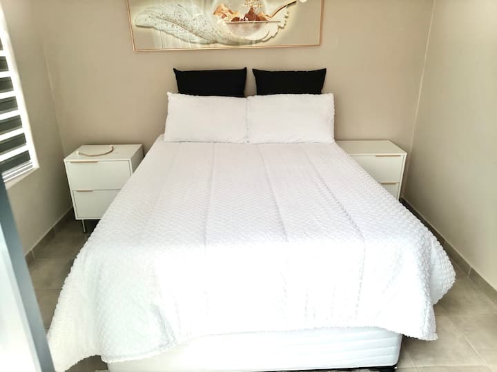 3 Bedroom 3 Bathrooms, Safe Home Away From Home. - Alberton