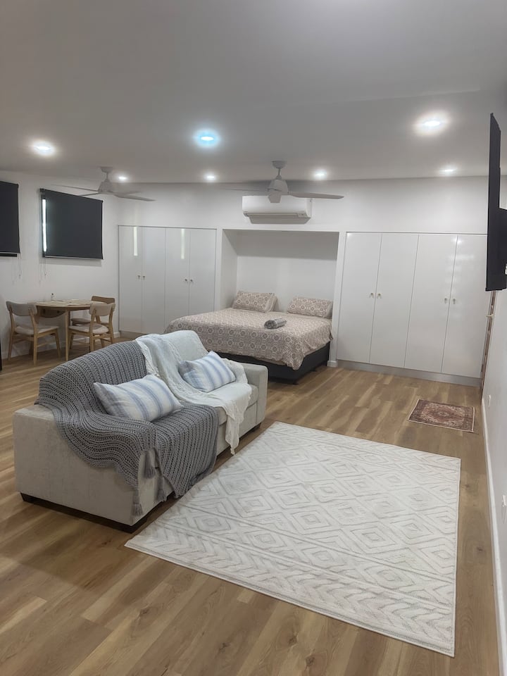 Quiet Modern Granny Flat - Katherine