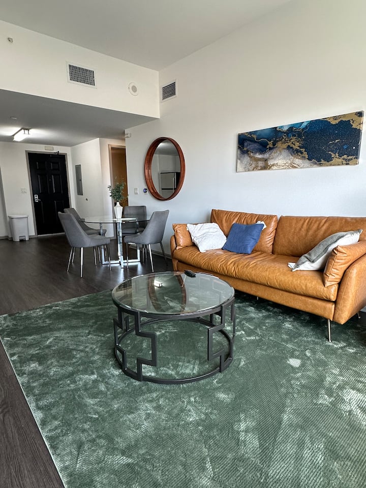 Luxurious Hollywood Apt|free Parking|gym|pool - Hollywood, CA