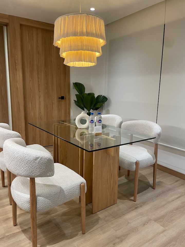 Suite Moderna Con Parqueadero Cerca De Wayra Plaza - Cuenca, Ecuador