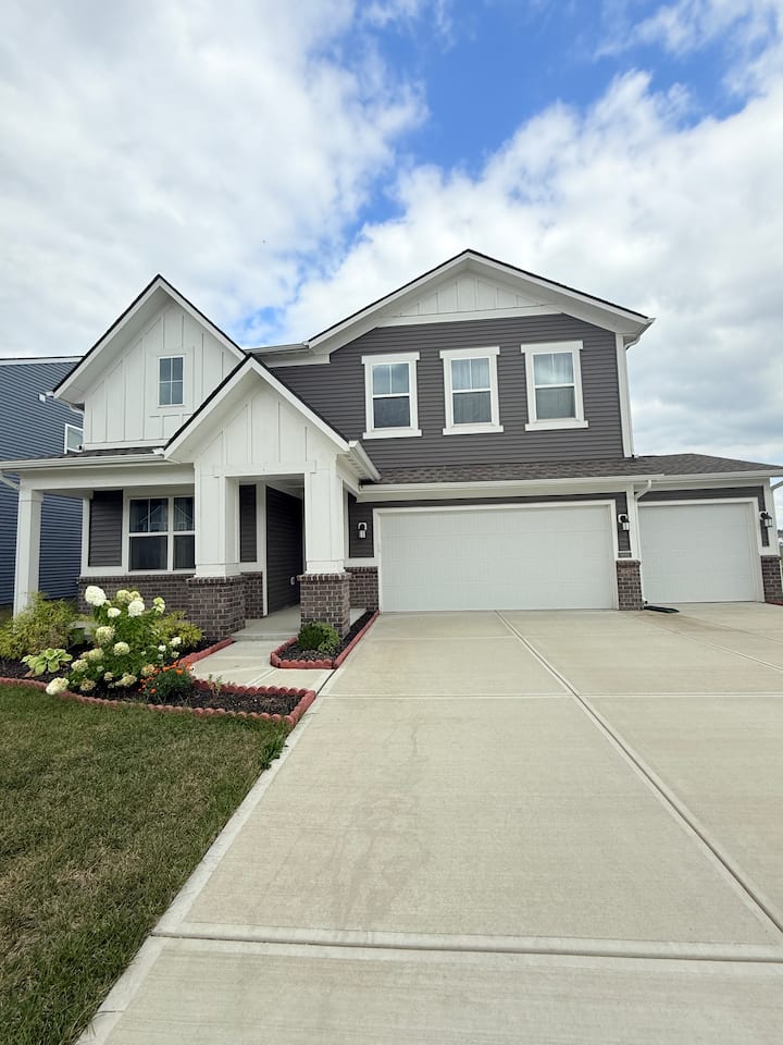 Spacious Lakeview Home 3br - Pendleton, IN