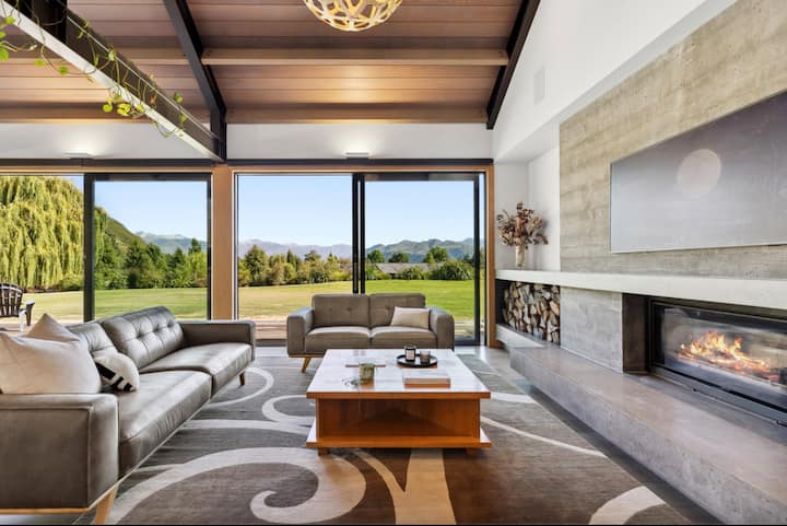 Luxury 4 Bedroom Oasis + Hot Tub+sauna - 瓦納卡
