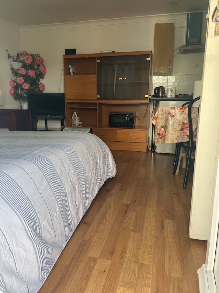 Entire Self Studio - Barnet