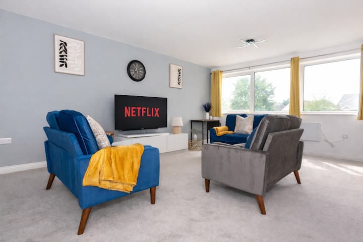 Luxe 4br Home, Private Parking, 60% Off!- Storage. - Bromley